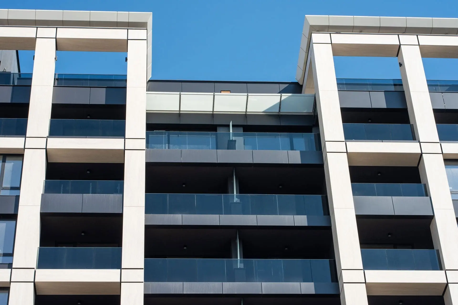 ELEVATE SAFETY AND STYLE WITH GUARDRAIL GLASS: SKYFALL RESIDENCE | KH ...